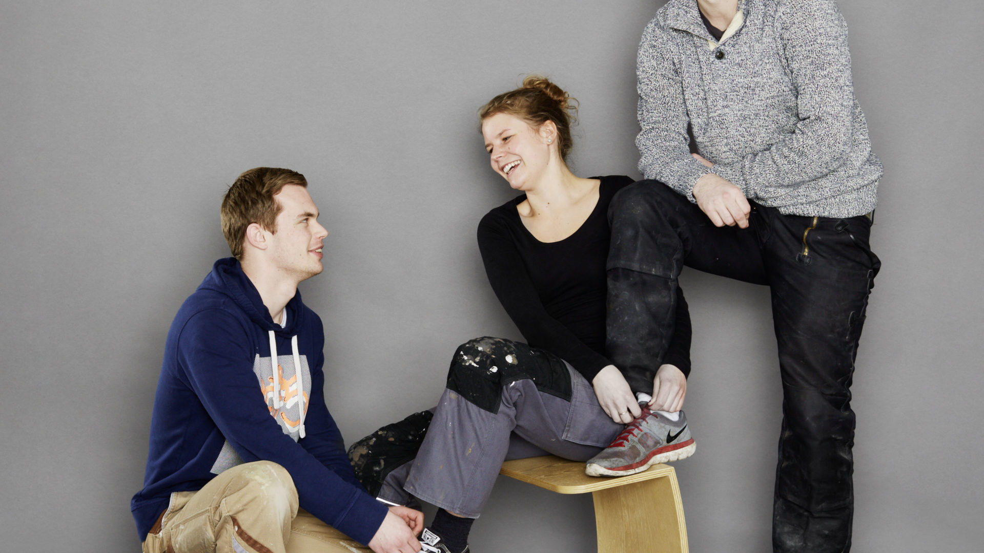 Goofy - Schuhanprobe-Möbel aus Esche-Starkfurnier, Epoxidharz von Tim ...