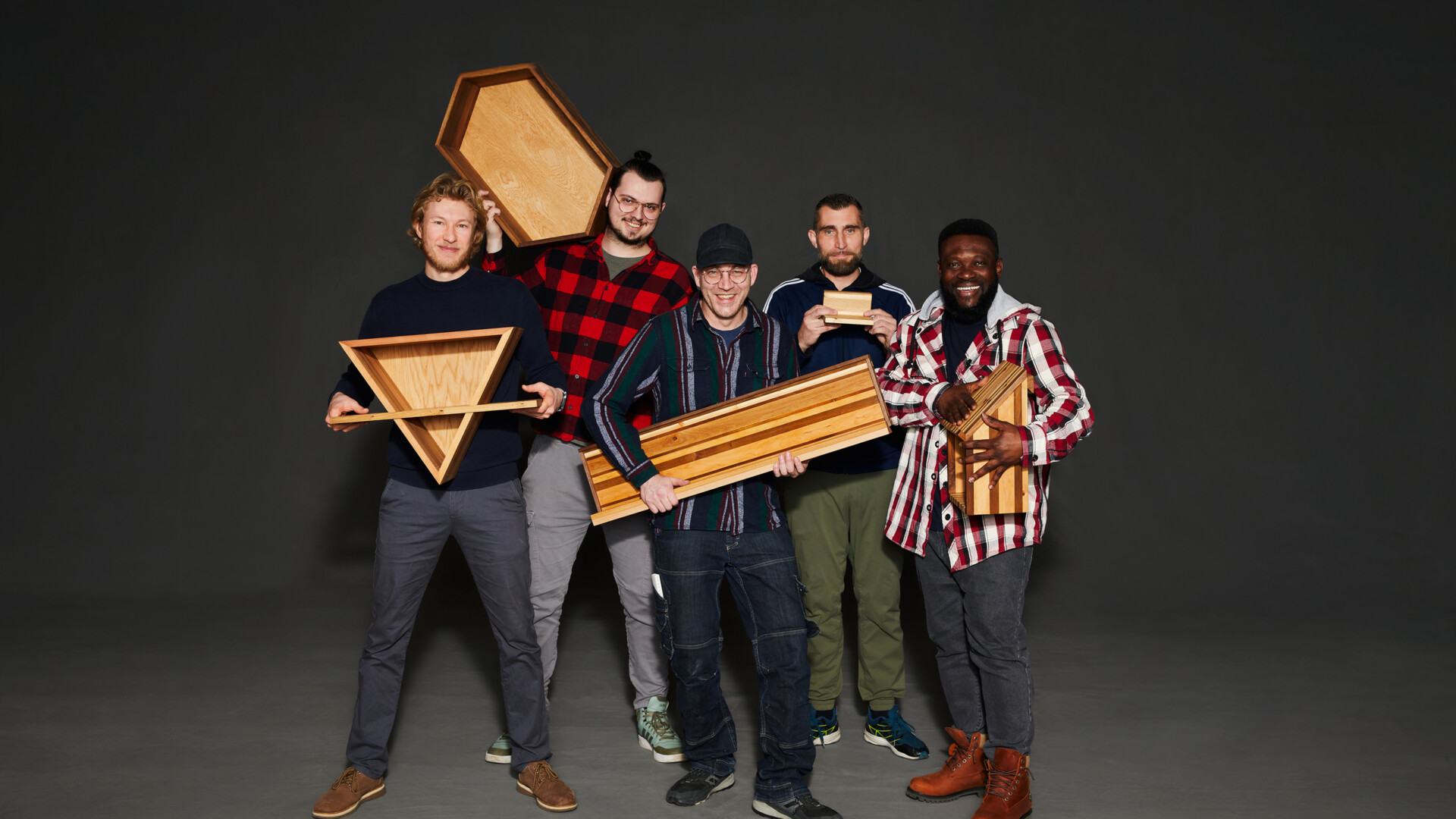 Klare Kante - Wandregal aus Altholz von Georgy Snegiryov, Pascal von ...